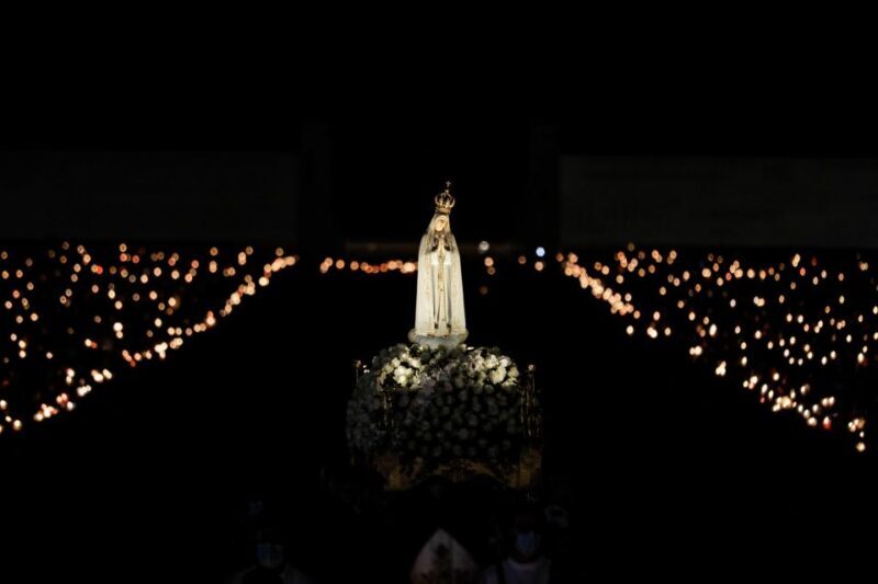 Night pilgrimage to Fatima with candle procession - Key Points