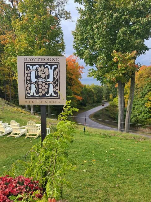 NON BUS Hawthorne Vineyards Traverse Old Mission Wine Tour - An In-Depth Look at the Tour Experience