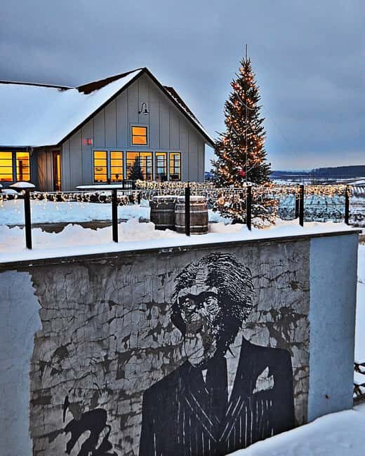 NON BUS VIP Red Wine Lovers Old Mission Traverse Wine Tour - Transportation and Group Dynamics