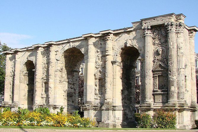 Normandy D-Day Landing Beaches Guided Tour from Paris by minivan - The Guide’s Role