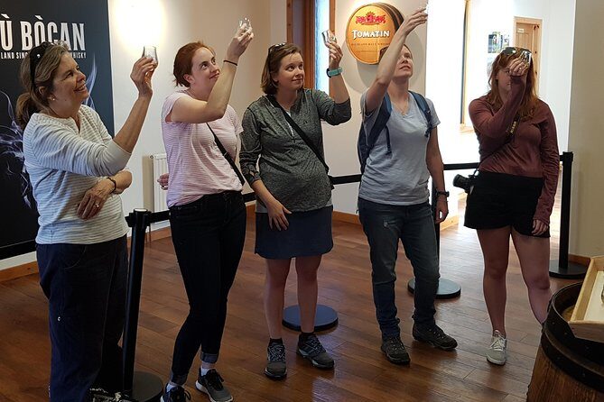 North Highland Deluxe Whisky Tour with Castle Option - Distillery Visits: What to Expect