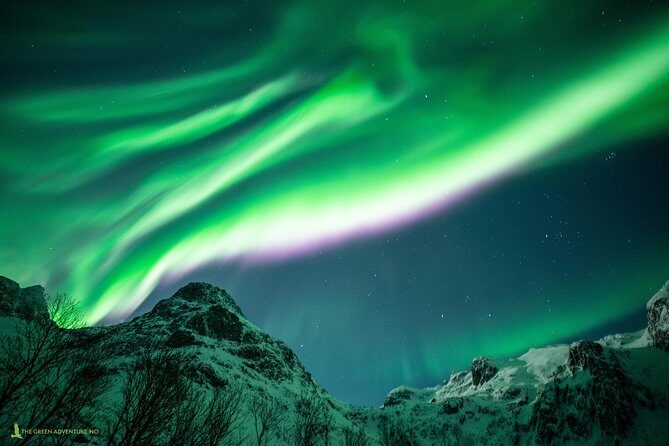 Northern Lights Hunt with The Green Adventure - photos included - Transportation and Group Size