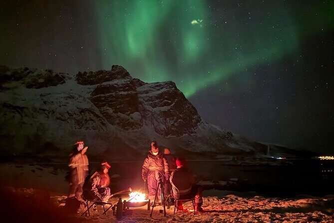 Northern Lights Tour with Hot Food and Drinks in Tromso - Key Points