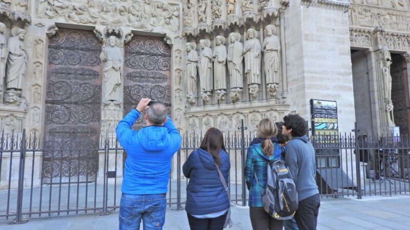 Notre Dame cathedral exterior tour & entrance with host - Key Points