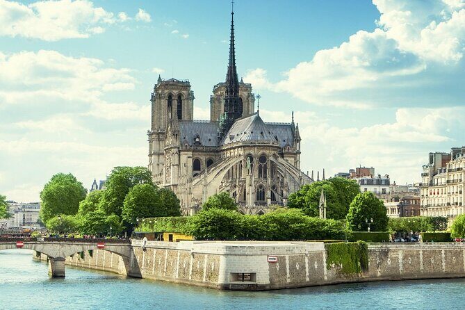 Notre Dame Cathedral Guided Tour with Entry - Is This Tour Worth It?
