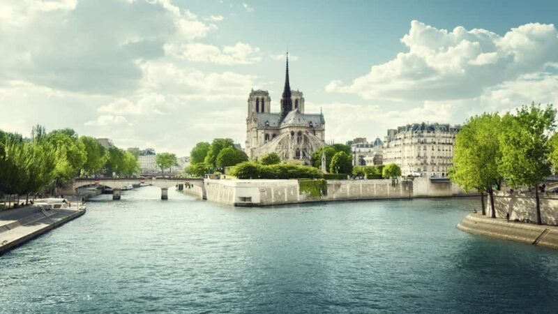 Notre Dame de Paris: Private Guided Tour - Exploring the Heart of Paris: What to Expect