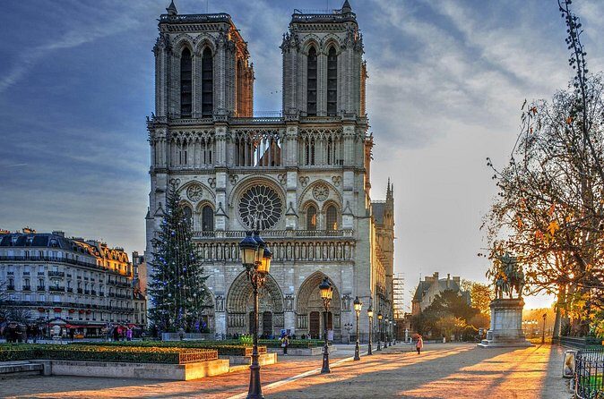 Notre Dame Exterior Professional Guided Tour - Authentic Insights from Reviewers