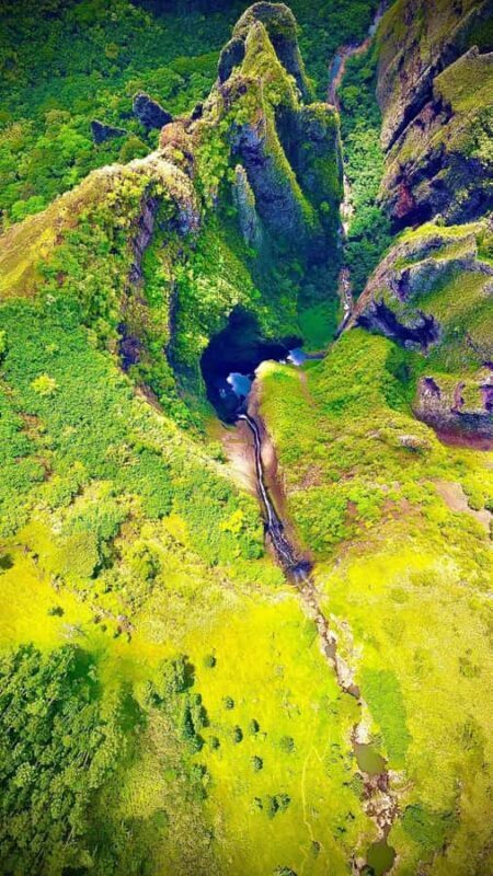 Nuku Hiva: Excursion to the top of the Vaipo waterfall. - Key Points