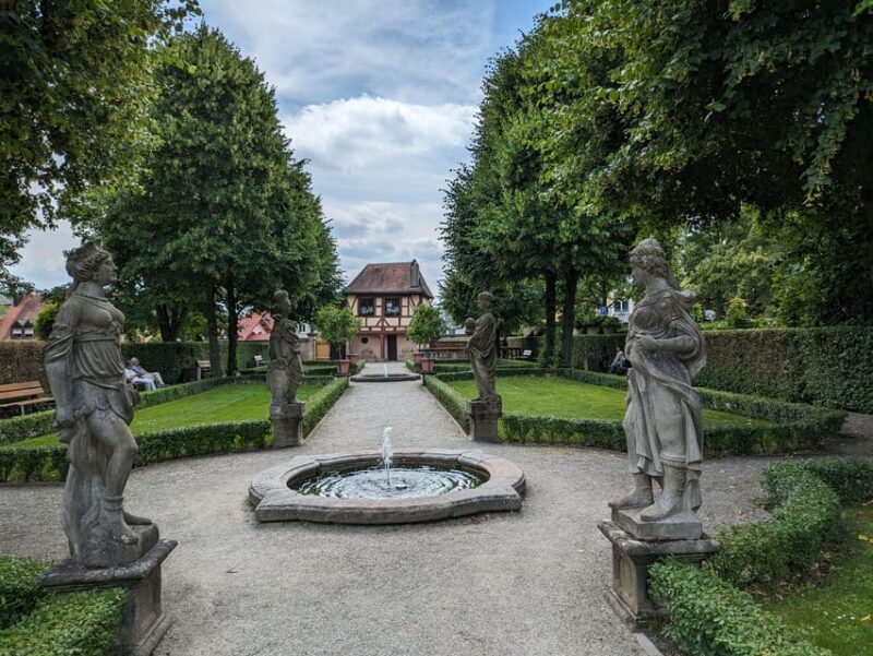 Nuremberg: St. Johannis Friedhof &Hesperidengärten IN GERMAN - FAQs  