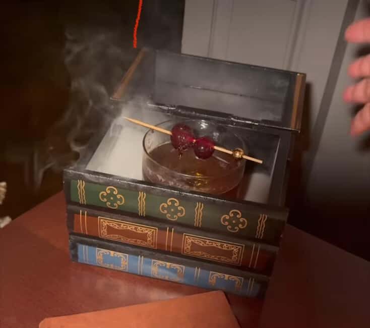 NYC Bar Tour: Gangsters, Heroes + Bright Lights of Broadway - Key Points