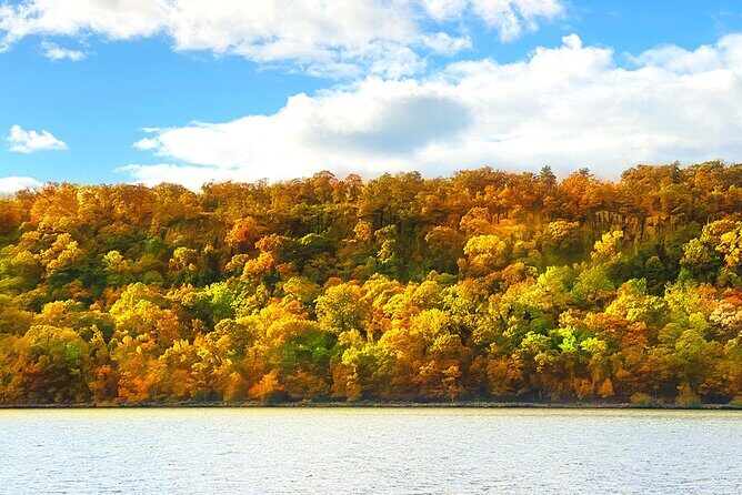 NYC Fall Foliage Cruise: Experience Autumn's Beauty - A Closer Look at the Experience