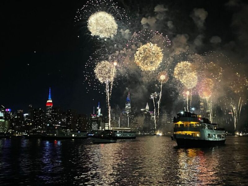 NYC: July 4th Fireworks Cruise with Gourmet Hors Doeuvres - An In-Depth Look at the Experience