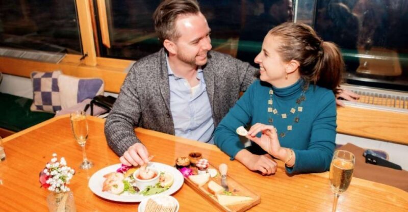 NYC: Night Holiday Lights and Cocoa Cruise - A Deep Dive into the Holiday Yacht Cruise Experience