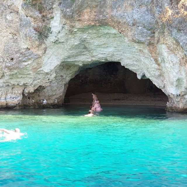 Nydri: Island-hopping Boat Cruise with Lunch and Drinks - Key Points