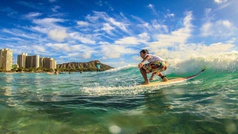 Oahu: Waikiki Beginner Private Surf Lesson- Female Guide - The Experience and Atmosphere