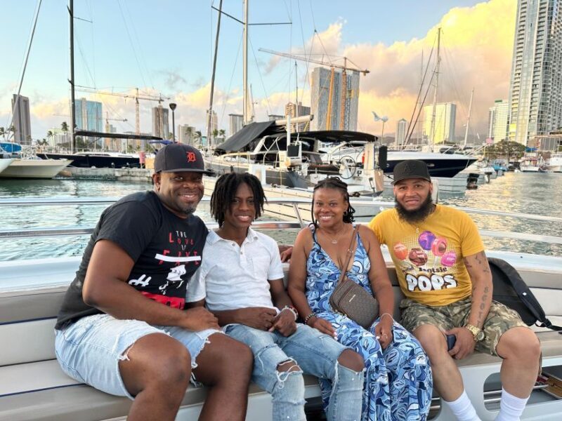 Oahu: Waikiki Fireworks Boat Cruise from Oahu - Why This Tour Stands Out