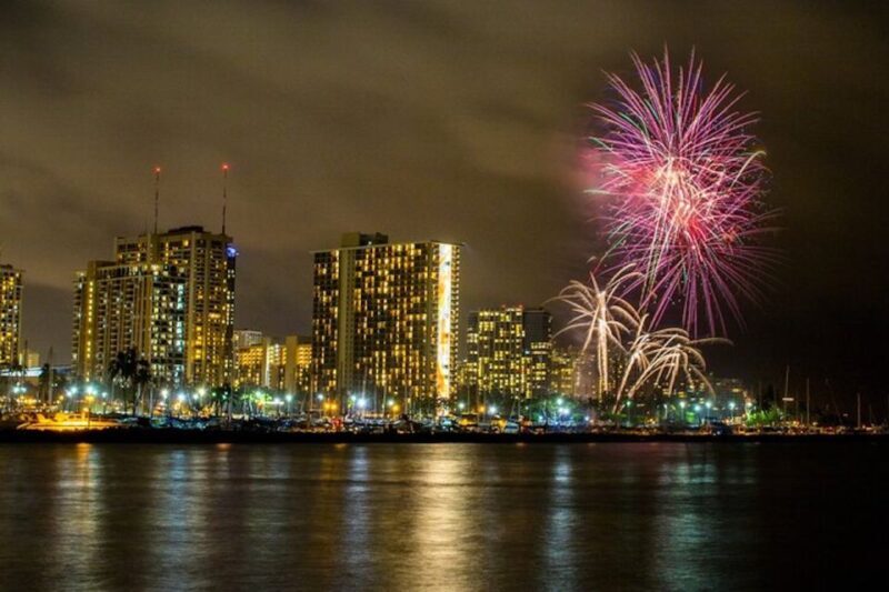 Oahu: Waikiki Friday Night Fireworks Catamaran (Wahine Koa) - FAQ