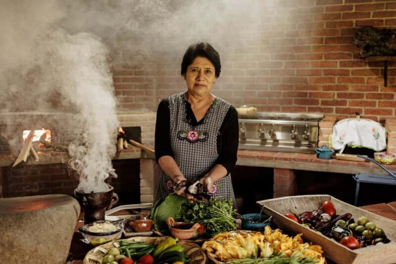 Oaxaca de Juarez: Traditional Oaxacan Cooking Class - Key Points