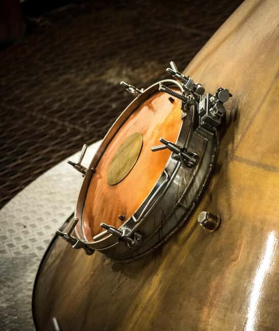 Oban: Distillery Tour with 3 Whisky Tastings - Exploring the Oban Distillery Tour