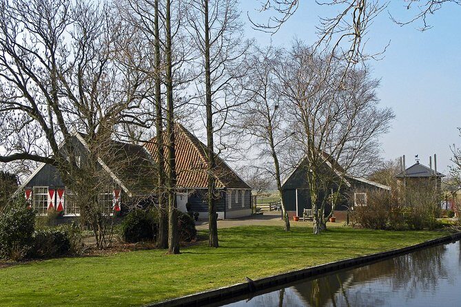 Off the Beaten Paths Dutch Landscape Private Tour 1/2 day Jaguar - Broek in Waterland: The Authentic Dutch Heartbeat  