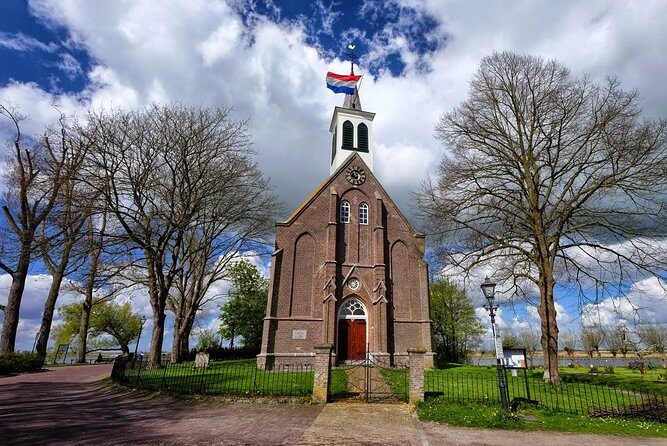 Off the Beaten Paths Dutch Landscape Private Tour 1/2 day Jaguar - Volendam: The Fishing Village  