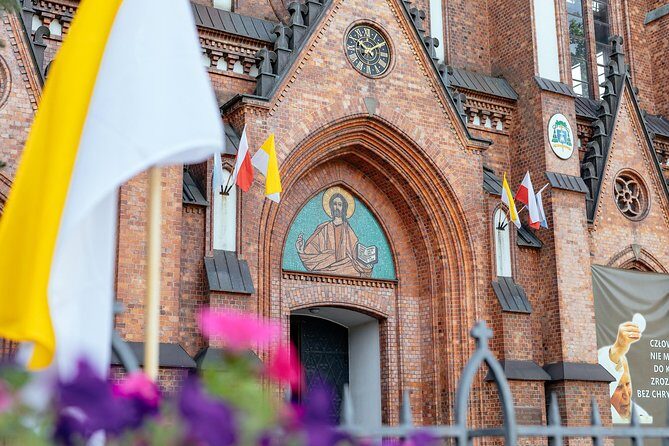 Off the Beaten Track in Warsaw: Private City Tour - Who Should Consider This Tour?