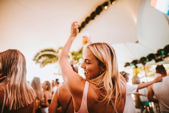 Official Wristband in los, Cyclades - Key Points