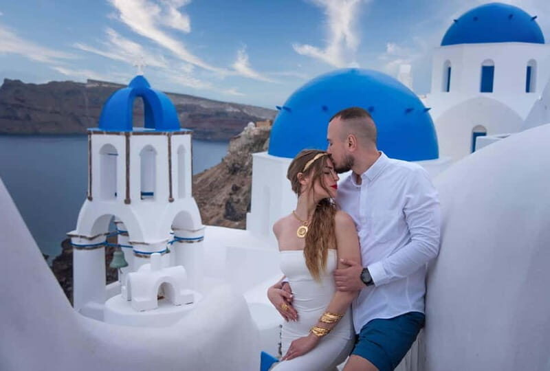 Oía: Santorini Professional Photoshoot with Edited Photos - Key Points  