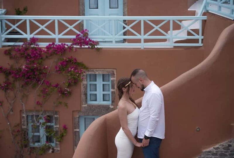 Oía: Santorini Professional Photoshoot with Edited Photos - Practical Tips for Booking and Preparing  