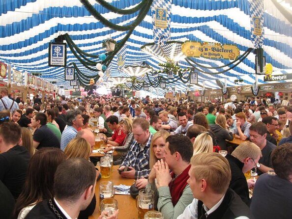 Oktoberfest Tour with table and unlimited beer - Key Points