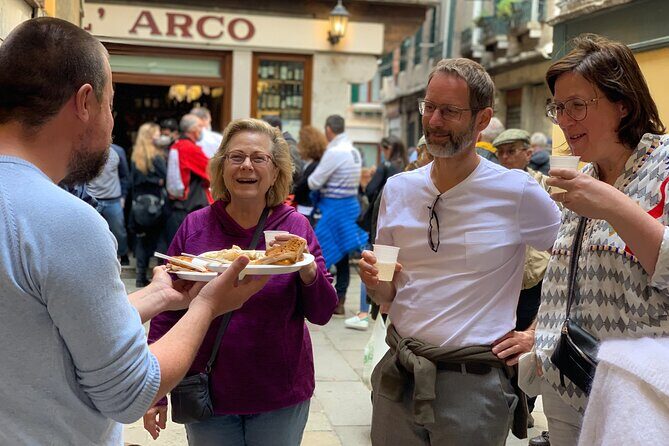 Old Taverns and Rialto Market Food Adventure (come hungry!) - Guides and Authenticity