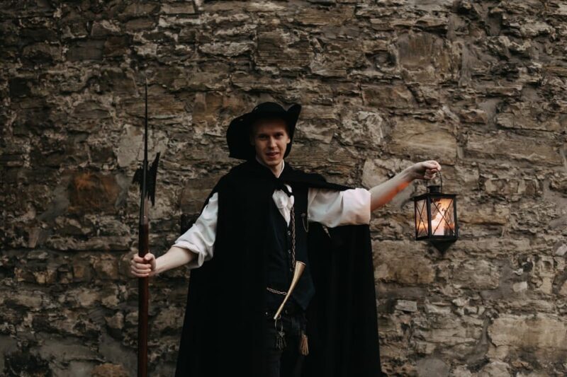 Oldenburg: "Beschwipste" Nachtwächter-Führung (mit Umtrunk) - Exploring the Oldenburg Night Watchman Experience