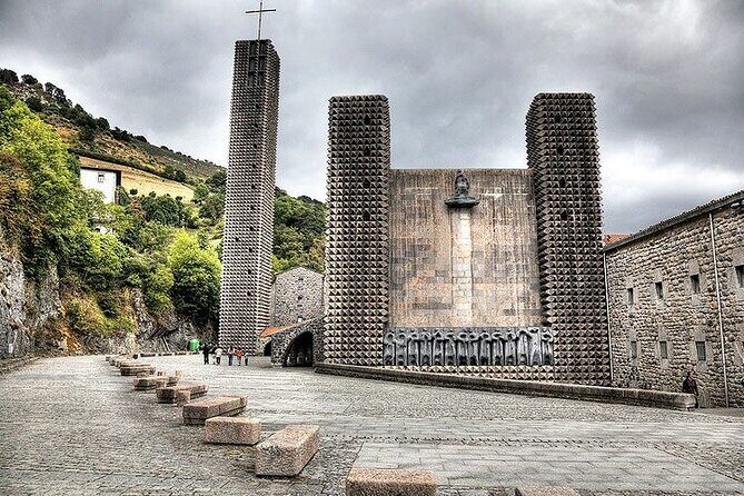 Oñati and Aranzazu Sanctuary Tour From San Sebastian - Key Points