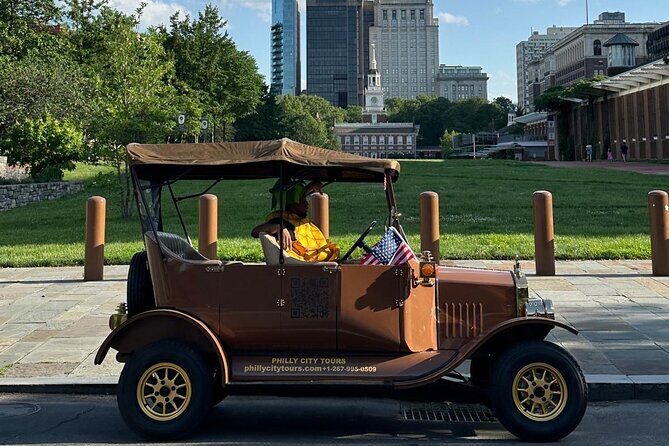 One Hour Tour Of Philadelphia Historical Sites In A Vintage Car - Key Points