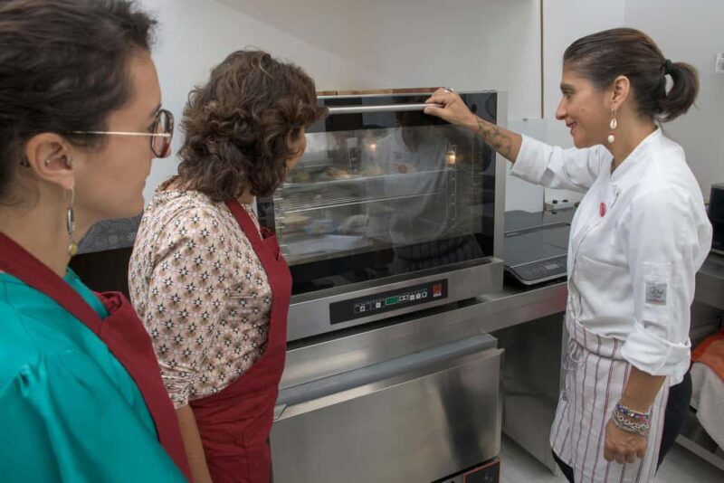 only in ITALIAN - International aperitif + cooking class in Italian - Who is This Tour Best Suited For?