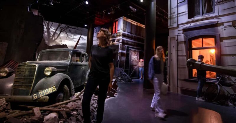 Oosterbeek: Airborne Museum Hartenstein Entry Ticket - A Closer Look at the Airborne Museum Hartenstein Experience