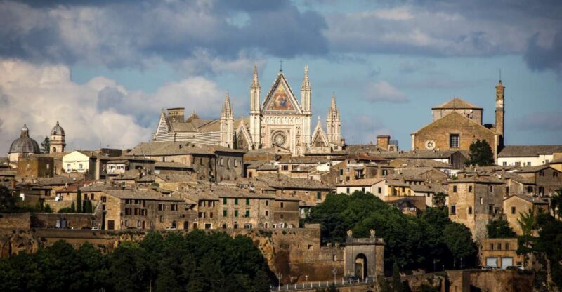 Orvieto: Old Town Guided Walking Tour - Discovering the Cathedral of Santa Maria Assunta