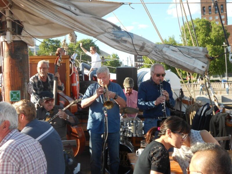Oslo: Oslo Fjord Cruise with Live Jazz Music & Shrimp Buffet - An Authentic Norwegian Fjord Experience