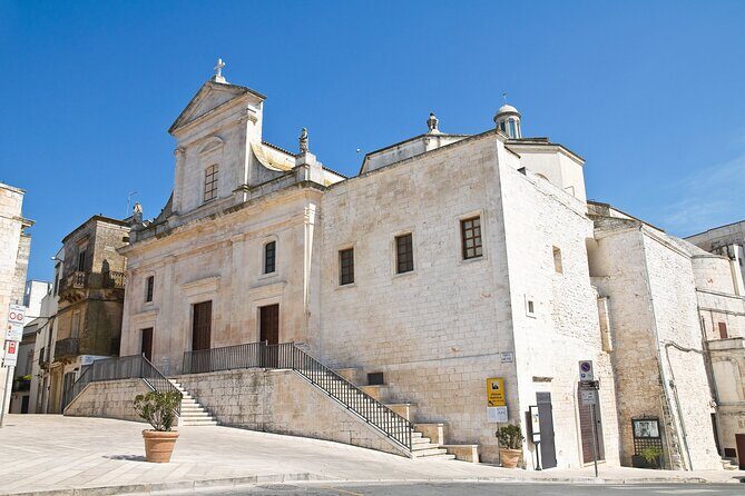Ostuni, Cisternino Polignano Small Group Guided Tour from Bari - Polignano a Mare: A Coastal Wonderland  