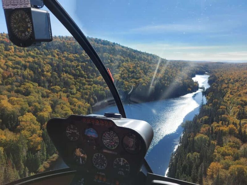 Ottawa: Panoramic helicopter flight (Gatineau Park + downtown) - Key Points