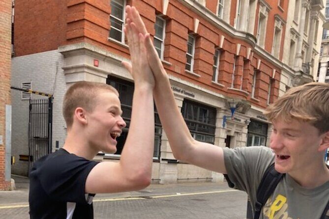 Outdoor Adventure Game in London - Engaging outdoor adventure game in London: a fun way to explore the city