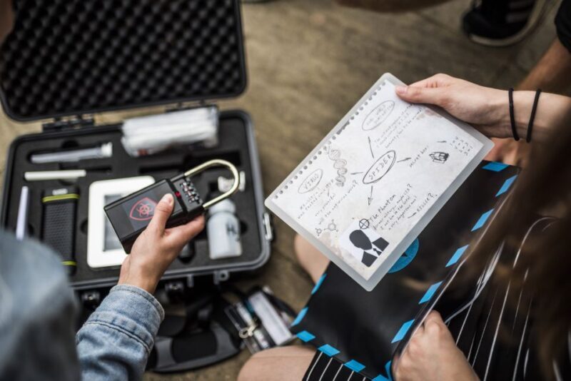 Outdoor Escape Game with Augmented Reality trough Zurich - Exploring Zurich in a Whole New Way