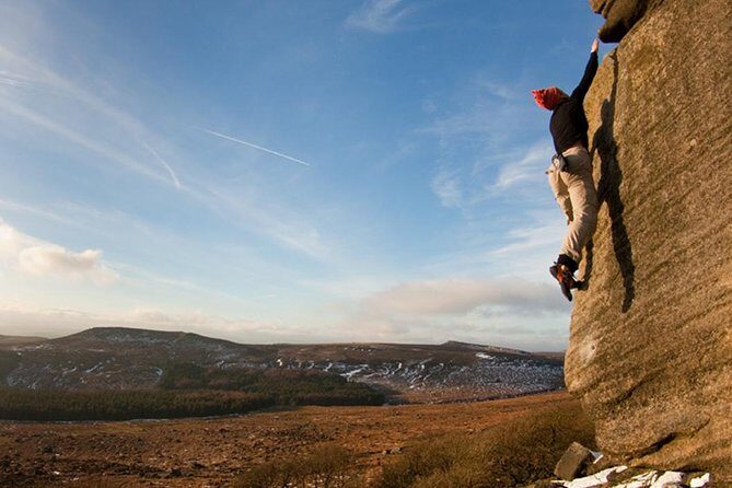 Outdoor Rock Climbing Taster Day in Peak District - Introduction: A beginner-friendly outdoor climbing experience