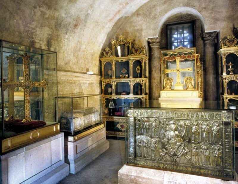 Oviedo: Cathedral Guided Tour - Key Points