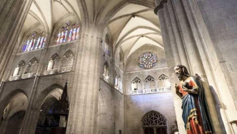 Oviedo: Guided tour in Oviedo and Cathedral with tickets - Key Points