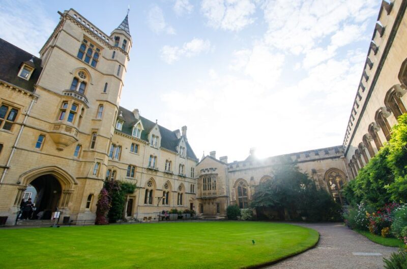 Oxford: University and City Walking Tour with Alumni Guide - Harry Potter and Movie Magic