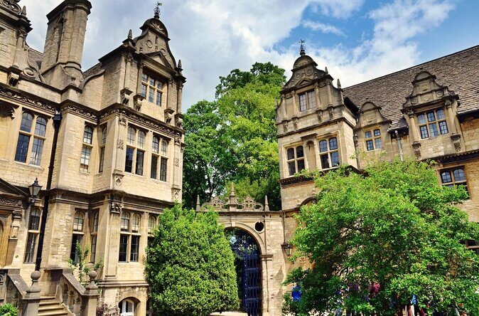 Oxford University Walking Tour by Alumni & Optional New College - Key Points