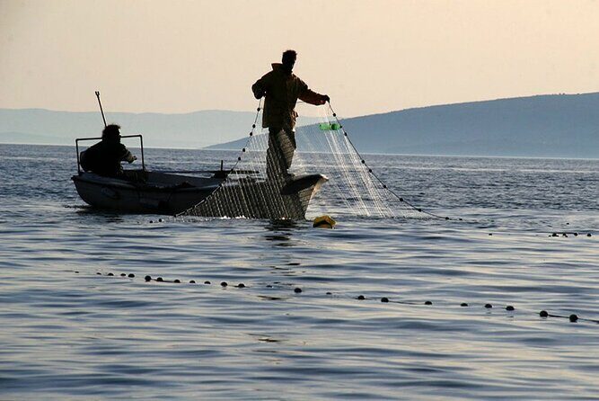 Oysters & Wine & AUTHENTIC boat tour with GOURMET LUNCH in price - FAQ