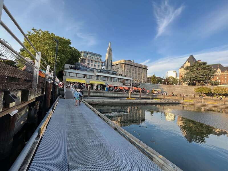 Paddle the heart of downtown Victoria - An Overview of the Victoria Paddleboarding Experience