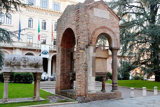Padova Scavenger Hunt and Sights Self-Guided Tour - What to Expect at Key Stops